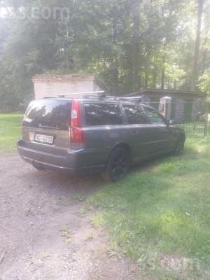 Pelēks Volvo V70 2004 Rīga, ar dzinēja tilpumu 2.40 L un nobraukumu 430 tūkst. km par 950 €, foto 3 vietnē AUTOMOTO.COM.LV