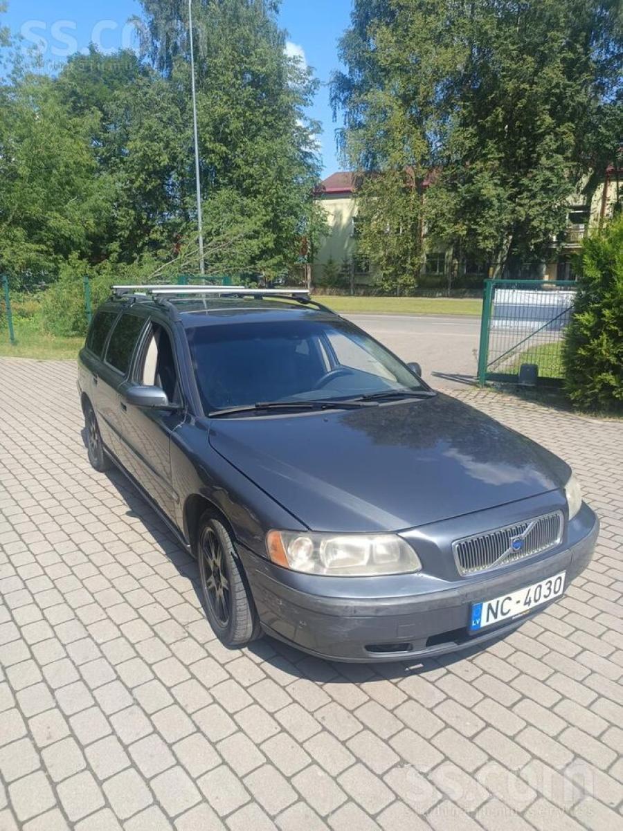 Pelēks Volvo V70 2004 Rīga, ar dzinēja tilpumu 2.40 L un nobraukumu 430 tūkst. km par 950 €, foto 4 vietnē AUTOMOTO.COM.LV