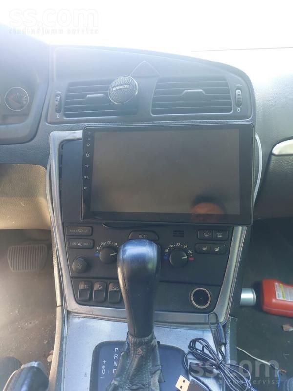 Pelēks Volvo V70 2004 Rīga, ar dzinēja tilpumu 2.40 L un nobraukumu 430 tūkst. km par 850 €, foto 5 vietnē AUTOMOTO.COM.LV