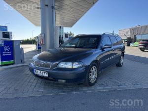 Pelēks Volvo V70 2004 Rīga, ar dzinēja tilpumu 2.40 L un nobraukumu 464 tūkst. km par 950 €, foto  vietnē AUTOMOTO.COM.LV