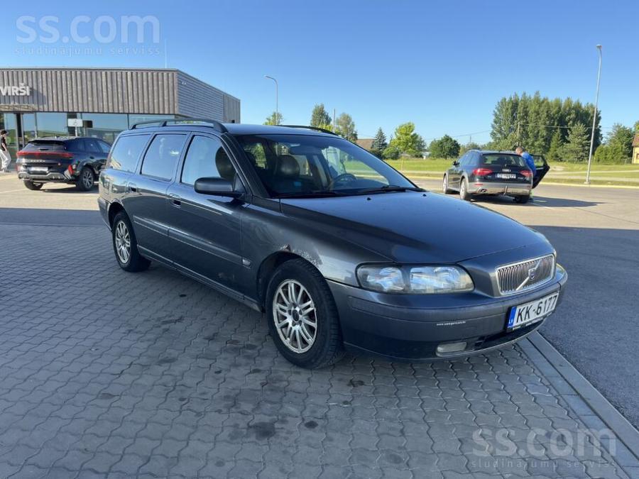 Pelēks Volvo V70 2004 Rīga, ar dzinēja tilpumu 2.40 L un nobraukumu 464 tūkst. km par 950 €, foto 4 vietnē AUTOMOTO.COM.LV