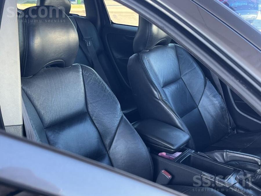 Pelēks Volvo V70 2004 Rīga, ar dzinēja tilpumu 2.40 L un nobraukumu 464 tūkst. km par 950 €, foto 5 vietnē AUTOMOTO.COM.LV