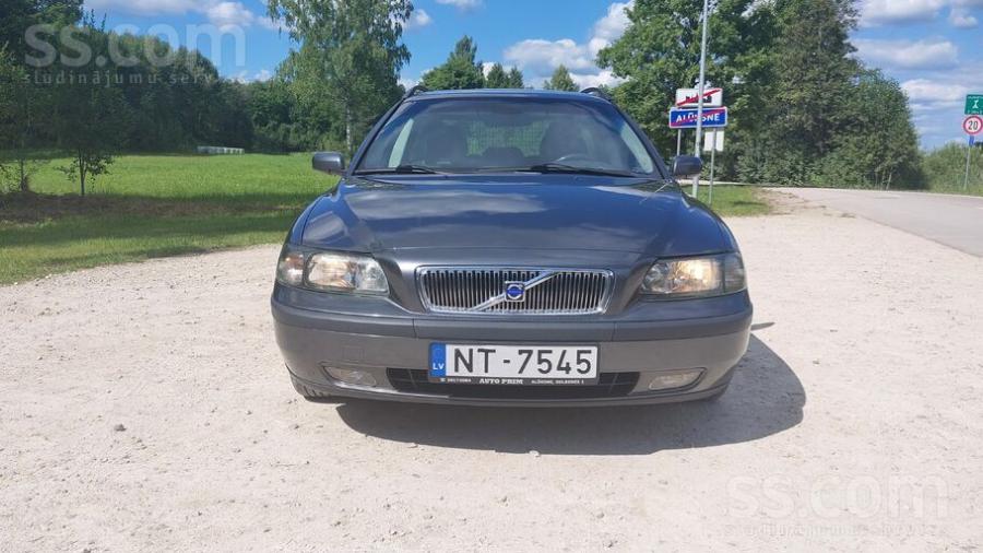 Pelēks Volvo V70 2004 Alūksne, ar dzinēja tilpumu 2.40 L un nobraukumu 0 tūkst. km par 1750 €, foto 4 vietnē AUTOMOTO.COM.LV