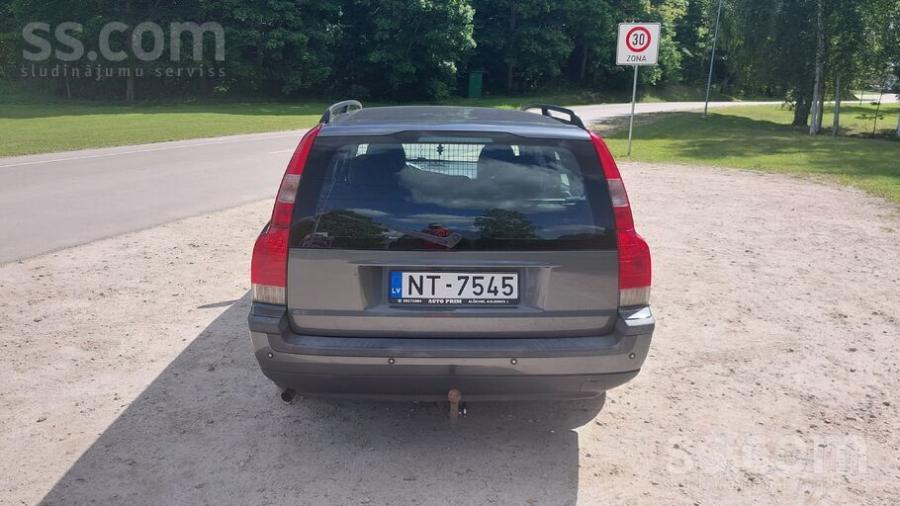 Pelēks Volvo V70 2004 Alūksne, ar dzinēja tilpumu 2.40 L un nobraukumu 0 tūkst. km par 1750 €, foto 9 vietnē AUTOMOTO.COM.LV