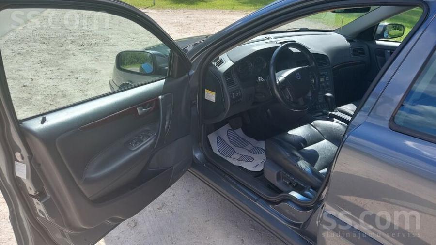 Pelēks Volvo V70 2004 Alūksne, ar dzinēja tilpumu 2.40 L un nobraukumu 0 tūkst. km par 1750 €, foto 12 vietnē AUTOMOTO.COM.LV