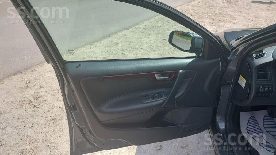 Pelēks Volvo V70 2004 Alūksne, ar dzinēja tilpumu 2.40 L un nobraukumu 0 tūkst. km par 1750 €, foto 13 vietnē AUTOMOTO.COM.LV