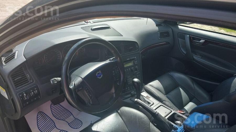 Pelēks Volvo V70 2004 Alūksne, ar dzinēja tilpumu 2.40 L un nobraukumu 0 tūkst. km par 1750 €, foto 15 vietnē AUTOMOTO.COM.LV
