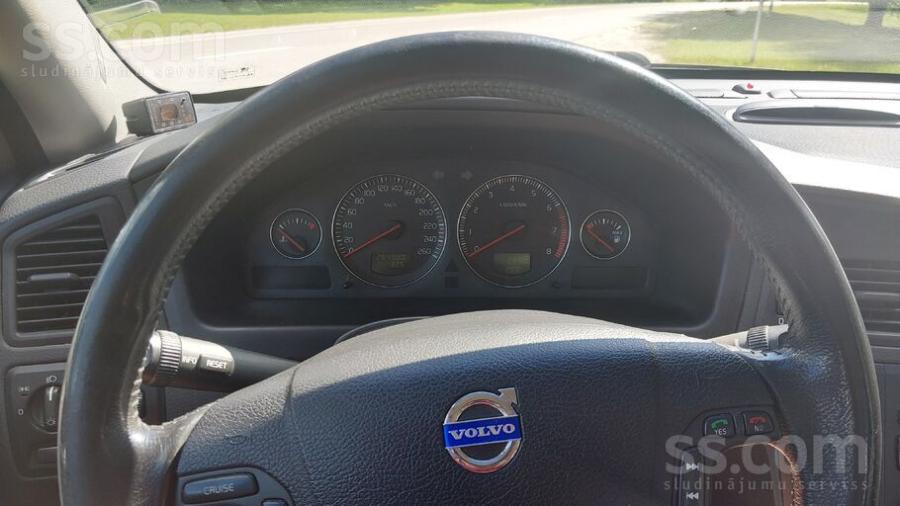 Pelēks Volvo V70 2004 Alūksne, ar dzinēja tilpumu 2.40 L un nobraukumu 0 tūkst. km par 1750 €, foto 16 vietnē AUTOMOTO.COM.LV