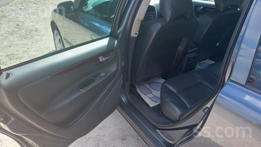 Pelēks Volvo V70 2004 Alūksne, ar dzinēja tilpumu 2.40 L un nobraukumu 0 tūkst. km par 1750 €, foto 23 vietnē AUTOMOTO.COM.LV