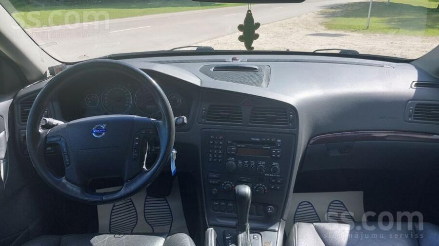 Pelēks Volvo V70 2004 Alūksne, ar dzinēja tilpumu 2.40 L un nobraukumu 0 tūkst. km par 1750 €, foto 26 vietnē AUTOMOTO.COM.LV