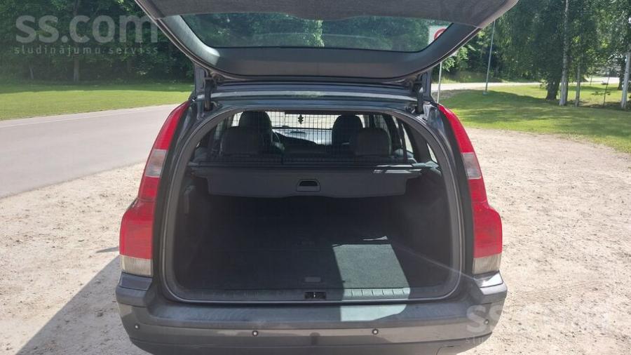 Pelēks Volvo V70 2004 Alūksne, ar dzinēja tilpumu 2.40 L un nobraukumu 0 tūkst. km par 1750 €, foto 28 vietnē AUTOMOTO.COM.LV