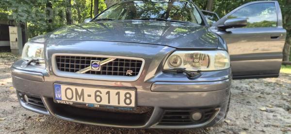 Grey Volvo V70 2004 in Riga, with an engine capacity of 2.50 L and mileage of 349 thousand km for 7500 €, photo 1 on AUTOMOTO.COM.LV