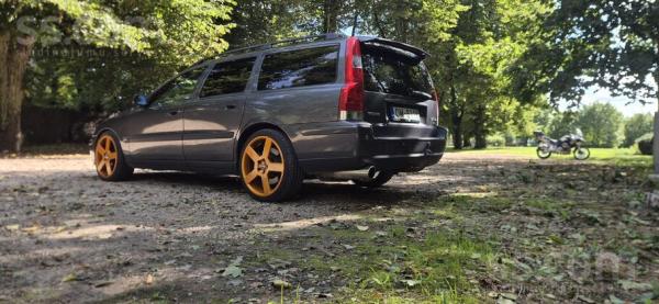 Grey Volvo V70 2004 in Riga, with an engine capacity of 2.50 L and mileage of 349 thousand km for 7500 €, photo 5 on AUTOMOTO.COM.LV