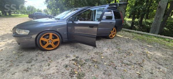 Grey Volvo V70 2004 in Riga, with an engine capacity of 2.50 L and mileage of 349 thousand km for 7500 €, photo 9 on AUTOMOTO.COM.LV