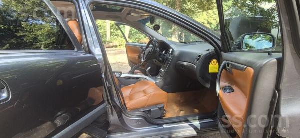 Grey Volvo V70 2004 in Riga, with an engine capacity of 2.50 L and mileage of 349 thousand km for 7500 €, photo 10 on AUTOMOTO.COM.LV