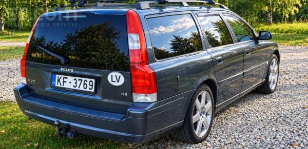 Grey Volvo V70 2004 in Aluksne, with an engine capacity of 2.40 L and mileage of 452 thousand km for 1500 €, photo 1 on AUTOMOTO.COM.LV