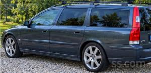 Grey Volvo V70 2004 in Aluksne, with an engine capacity of 2.40 L and mileage of 452 thousand km for 1500 €, photo 3 on AUTOMOTO.COM.LV