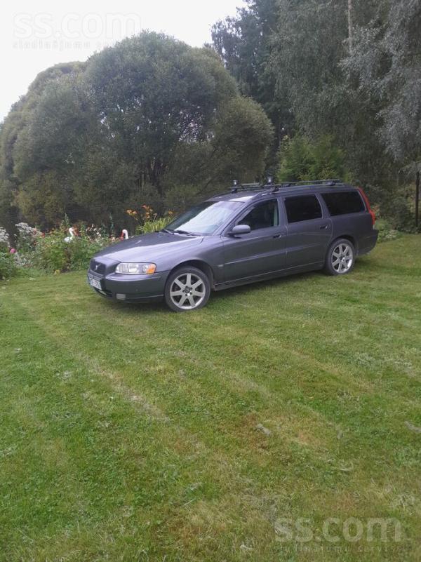 Grey Volvo V70 2004 in Aluksne, with an engine capacity of 2.40 L and mileage of 452 thousand km for 1500 €, photo 5 on AUTOMOTO.COM.LV
