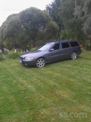 Grey Volvo V70 2004 in Aluksne, with an engine capacity of 2.40 L and mileage of 452 thousand km for 1500 €, photo 5 on AUTOMOTO.COM.LV