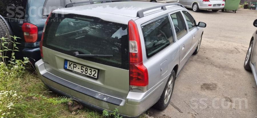 Pelēks Volvo V70 2004 Rīga, ar dzinēja tilpumu 2.50 L un nobraukumu 404 tūkst. km par 600 €, foto 4 vietnē AUTOMOTO.COM.LV