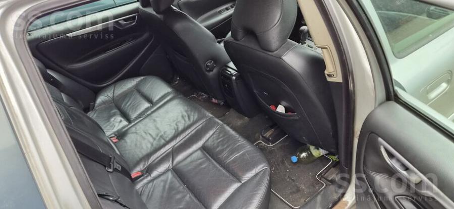Pelēks Volvo V70 2004 Rīga, ar dzinēja tilpumu 2.50 L un nobraukumu 404 tūkst. km par 600 €, foto 6 vietnē AUTOMOTO.COM.LV