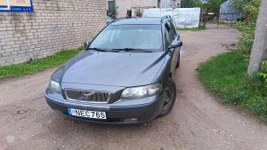 Pelēks Volvo V70 2004 Švenčionys, ar dzinēja tilpumu 2.40 L un nobraukumu 32 tūkst. km par 770 €, foto  vietnē AUTOMOTO.COM.LV