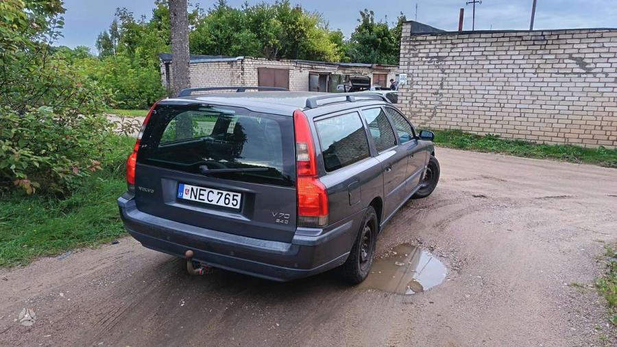 Серый Вольво В70 2004 в Швенчёнис, объемом двигателя 2.40 л и пробегом 32 тыс. км за 770 €, фото 4 на AUTOMOTO.COM.LV