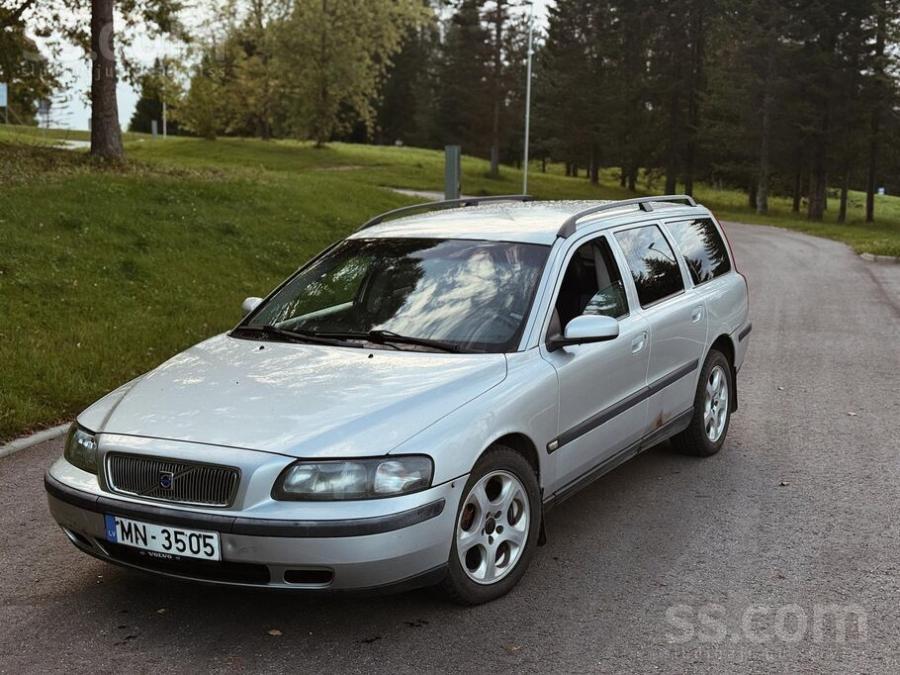 Pelēks Volvo V70 2004 Alūksne, ar dzinēja tilpumu 2.40 L un nobraukumu 515 tūkst. km par 1100 €, foto 1 vietnē AUTOMOTO.COM.LV