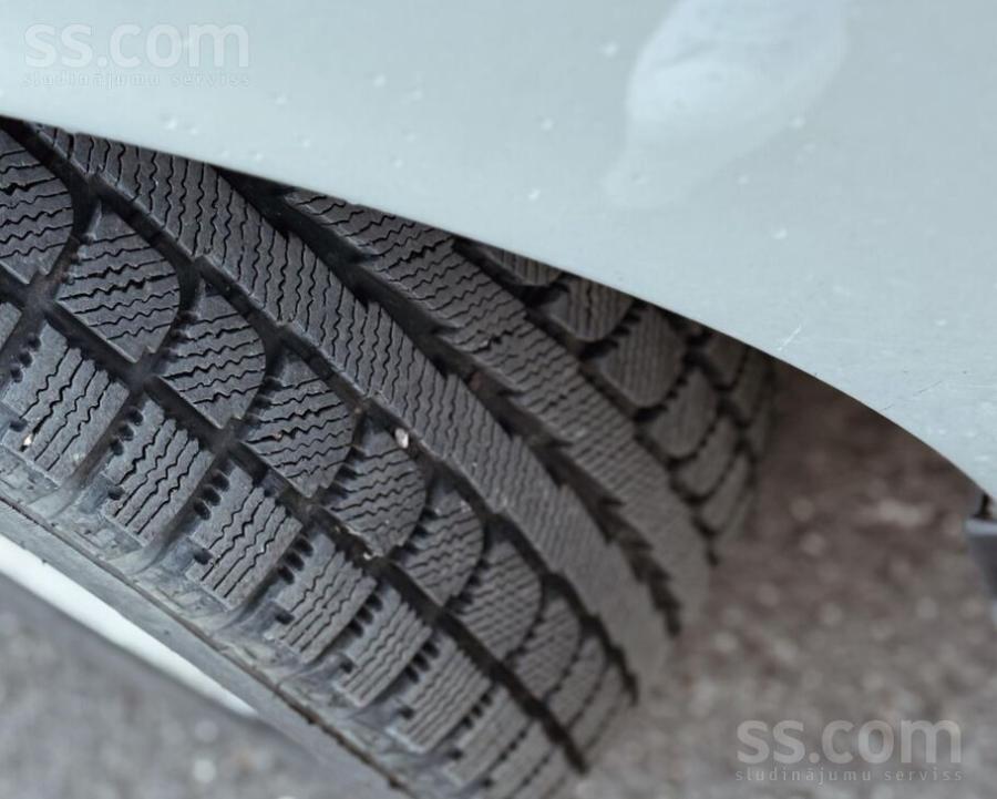 Pelēks Volvo V70 2004 Alūksne, ar dzinēja tilpumu 2.40 L un nobraukumu 515 tūkst. km par 1100 €, foto 5 vietnē AUTOMOTO.COM.LV