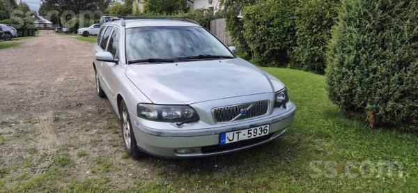 Grey Volvo V70 2004 in Jelgava, with an engine capacity of 2.40 L and mileage of 356 thousand km for 1700 €, photo 3 on AUTOMOTO.COM.LV