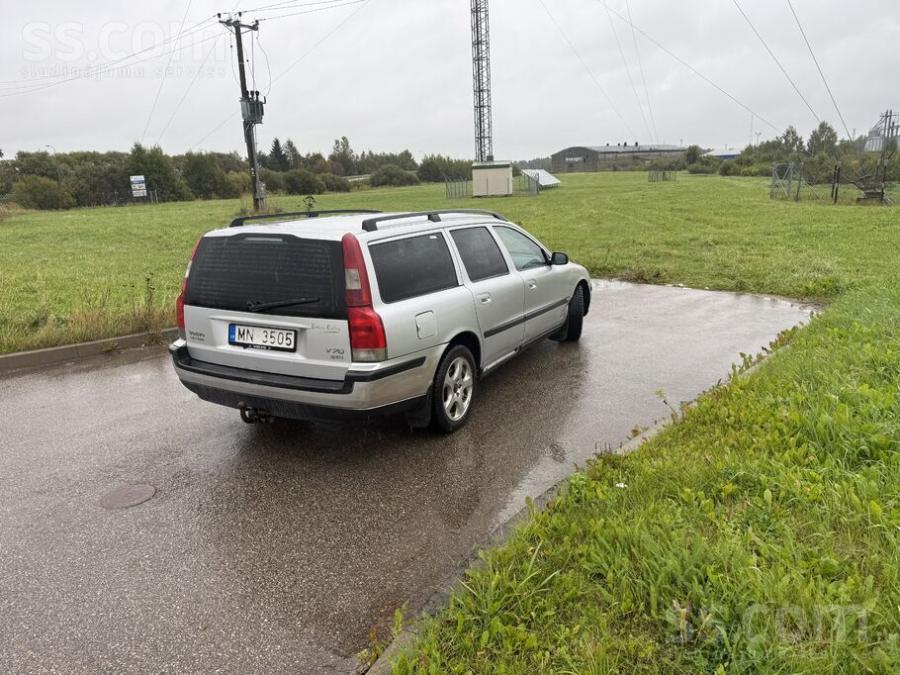 Grey Volvo V70 2004 in Rezekne, with an engine capacity of 2.40 L and mileage of 516 thousand km for 1150 €, photo 5 on AUTOMOTO.COM.LV