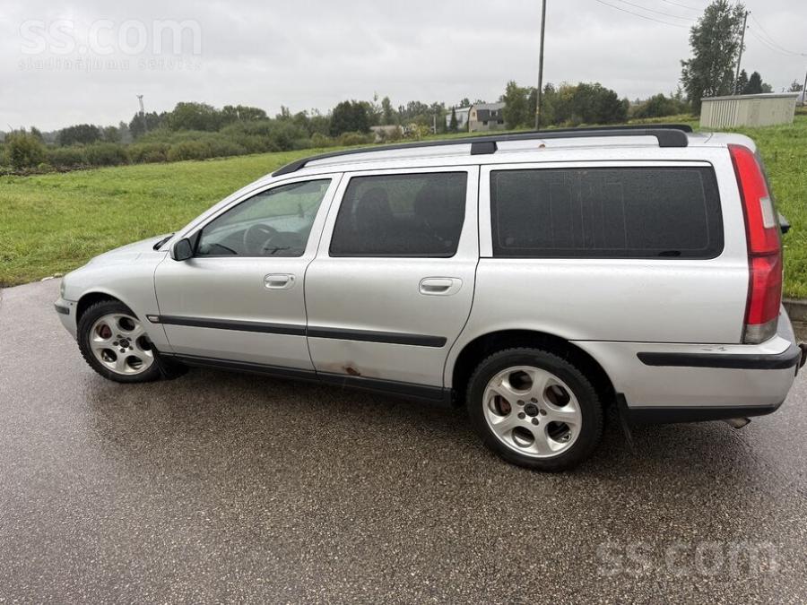 Grey Volvo V70 2004 in Rezekne, with an engine capacity of 2.40 L and mileage of 516 thousand km for 1150 €, photo 6 on AUTOMOTO.COM.LV