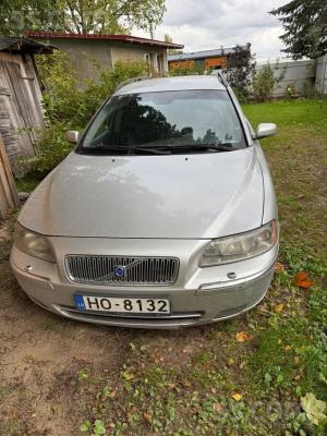 Grey Volvo V70 2004 in Riga, with an engine capacity of 2.00 L and mileage of 282 thousand km for 950 €, photo 3 on AUTOMOTO.COM.LV