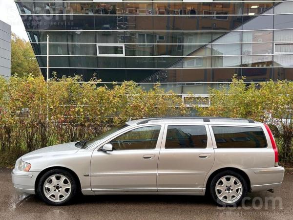 Volvo V70 2004 in Riga on AUTOMOTO.COM.LV Grey Volvo V70 2004 in Riga, with an engine capacity of 2.40 L and mileage of 282 thousand km for 1390 €, photo 3 on AUTOMOTO.COM.LV