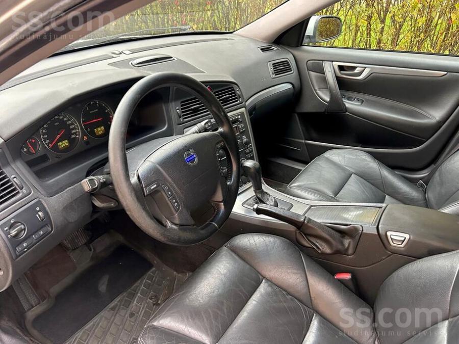 Pelēks Volvo V70 2004 Rīga, ar dzinēja tilpumu 2.40 L un nobraukumu 282 tūkst. km par 1390 €, foto 5 vietnē AUTOMOTO.COM.LV