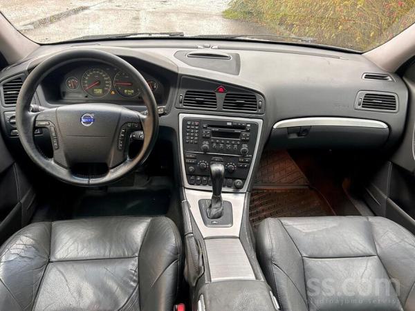 Volvo V70 2004 in Riga on AUTOMOTO.COM.LV Grey Volvo V70 2004 in Riga, with an engine capacity of 2.40 L and mileage of 282 thousand km for 1390 €, photo 7 on AUTOMOTO.COM.LV