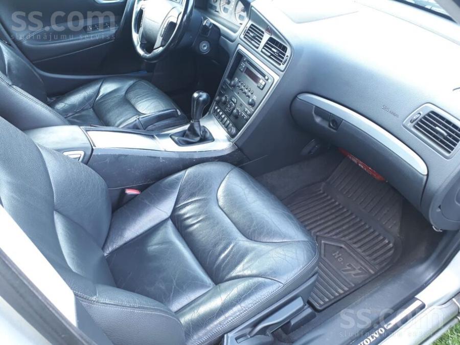 Pelēks Volvo V70 2004 Rīga, ar dzinēja tilpumu 2.40 L un nobraukumu 301 tūkst. km par 2150 €, foto 4 vietnē AUTOMOTO.COM.LV