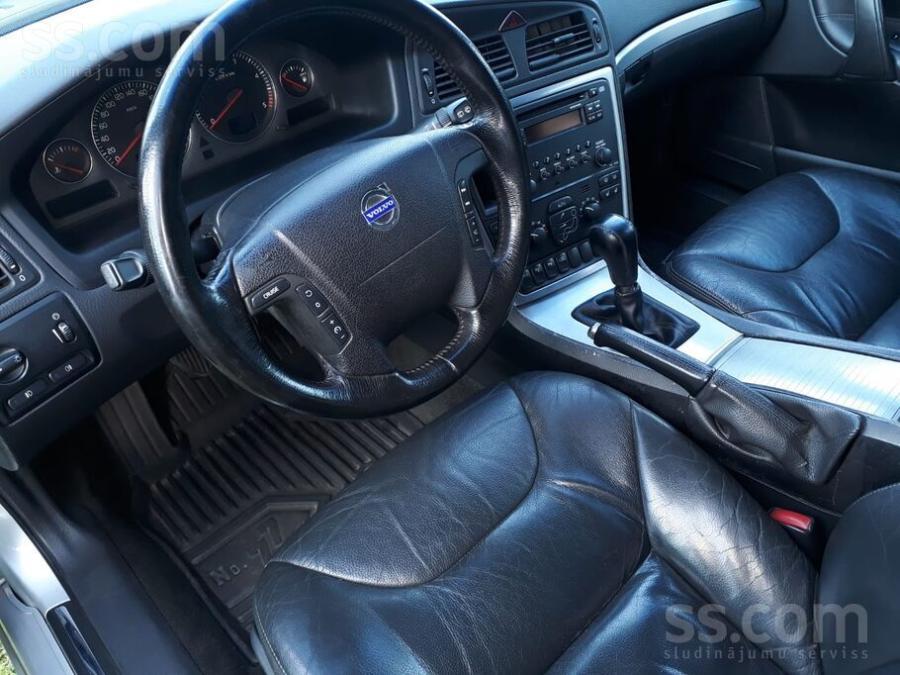 Pelēks Volvo V70 2004 Rīga, ar dzinēja tilpumu 2.40 L un nobraukumu 301 tūkst. km par 2150 €, foto 6 vietnē AUTOMOTO.COM.LV