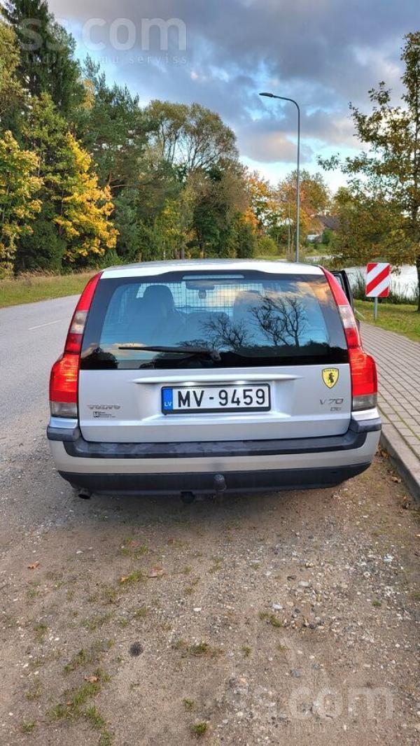 Grey Volvo V70 2004 in Valmiera, with an engine capacity of 2.40 L and mileage of 307 thousand km for 2100 €, photo 3 on AUTOMOTO.COM.LV