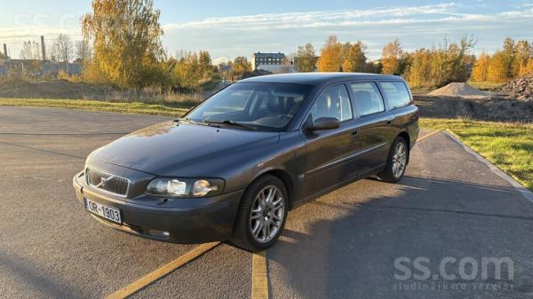 Pelēks Volvo V70 2004 Rīga, ar dzinēja tilpumu 2.50 L un nobraukumu 275 tūkst. km par 1990 €, foto 4 vietnē AUTOMOTO.COM.LV