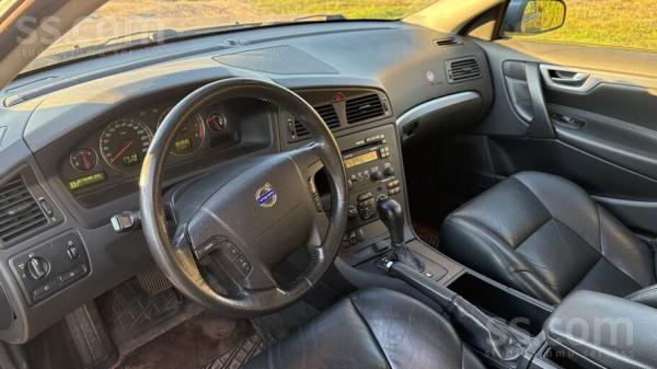Pelēks Volvo V70 2004 Rīga, ar dzinēja tilpumu 2.50 L un nobraukumu 275 tūkst. km par 1990 €, foto 6 vietnē AUTOMOTO.COM.LV