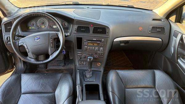 Pelēks Volvo V70 2004 Rīga, ar dzinēja tilpumu 2.50 L un nobraukumu 275 tūkst. km par 1990 €, foto 8 vietnē AUTOMOTO.COM.LV