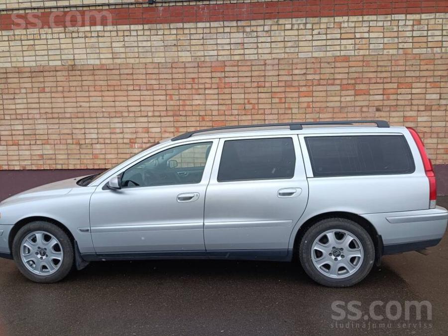 Pelēks Volvo V70 2005 Rīga, ar dzinēja tilpumu 2.40 L un nobraukumu 307 tūkst. km par 2150 €, foto 16 vietnē AUTOMOTO.COM.LV