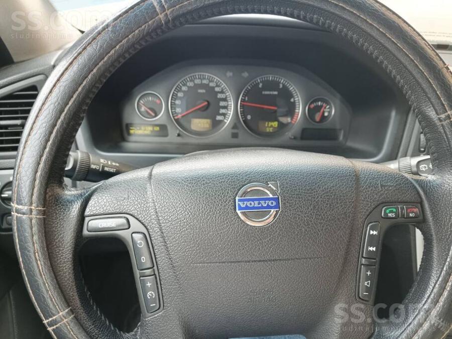 Pelēks Volvo V70 2005 Rīga, ar dzinēja tilpumu 2.40 L un nobraukumu 307 tūkst. km par 2150 €, foto 17 vietnē AUTOMOTO.COM.LV