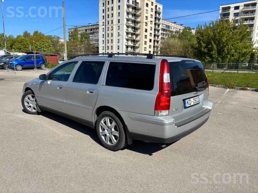 Grey Volvo V70 2005 in Riga, with an engine capacity of 2.40 L and mileage of 308 thousand km for 7490 €, photo 2 on AUTOMOTO.COM.LV