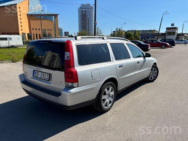 Pelēks Volvo V70 2005 Rīga, ar dzinēja tilpumu 2.40 L un nobraukumu 308 tūkst. km par 7490 €, foto 4 vietnē AUTOMOTO.COM.LV