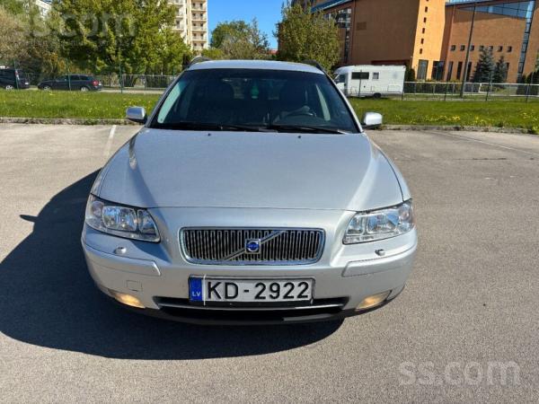 Pelēks Volvo V70 2005 Rīga, ar dzinēja tilpumu 2.40 L un nobraukumu 308 tūkst. km par 7490 €, foto 5 vietnē AUTOMOTO.COM.LV