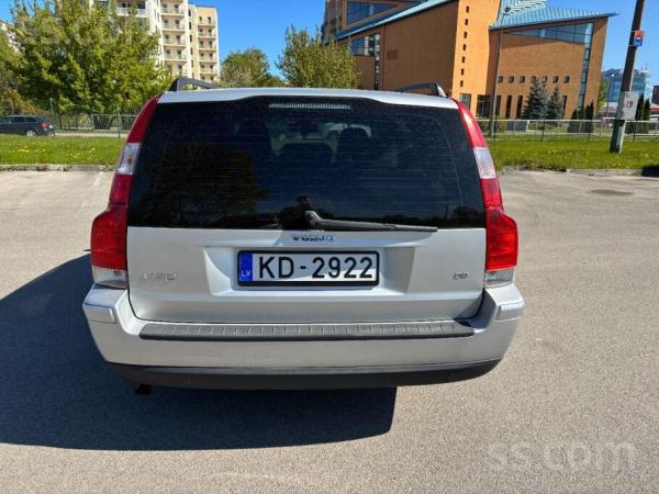 Pelēks Volvo V70 2005 Rīga, ar dzinēja tilpumu 2.40 L un nobraukumu 308 tūkst. km par 7490 €, foto 6 vietnē AUTOMOTO.COM.LV