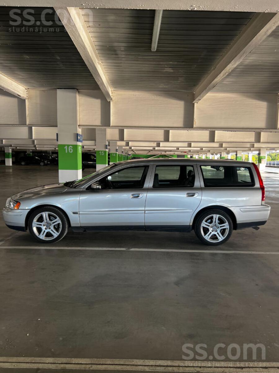 Pelēks Volvo V70 2005 Rīga, ar dzinēja tilpumu 2.40 L un nobraukumu 309 tūkst. km par 8850 €, foto 2 vietnē AUTOMOTO.COM.LV
