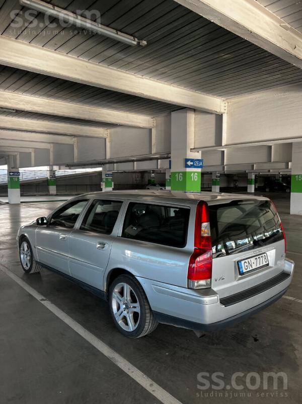 Pelēks Volvo V70 2005 Rīga, ar dzinēja tilpumu 2.40 L un nobraukumu 309 tūkst. km par 8850 €, foto 3 vietnē AUTOMOTO.COM.LV